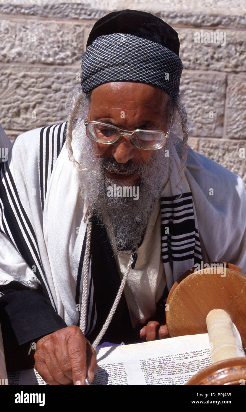Israel, Jerusalem, a Rabbi at the Western Wall Stock Photo - Alamy