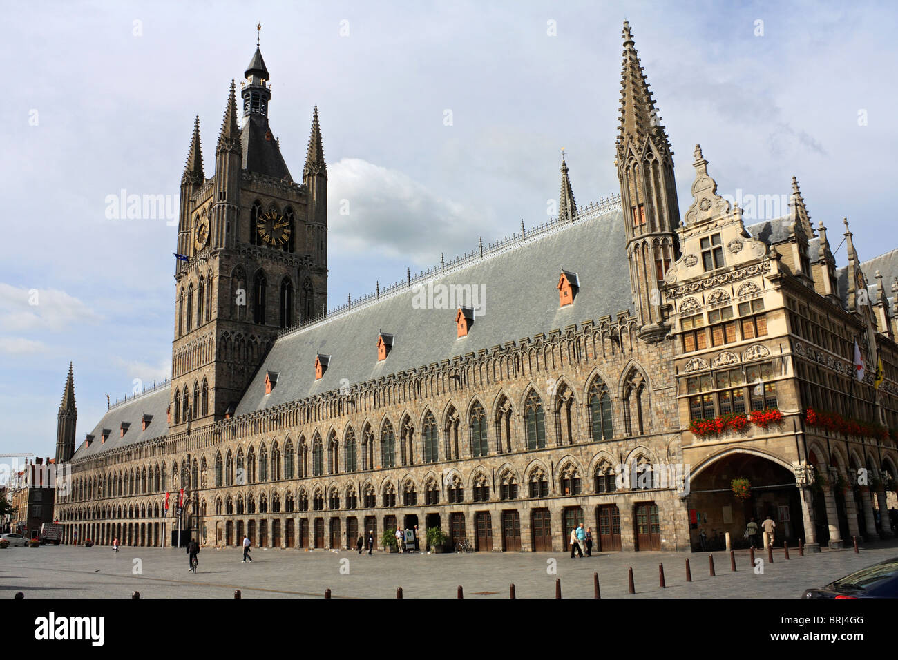 Ypres cloth hall hi-res stock photography and images - Alamy