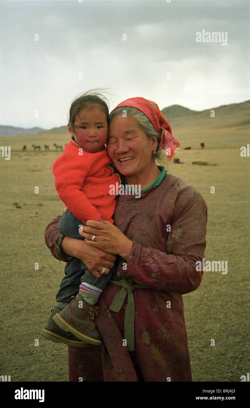 Native grandmother granddaughter hi-res stock photography and images ...