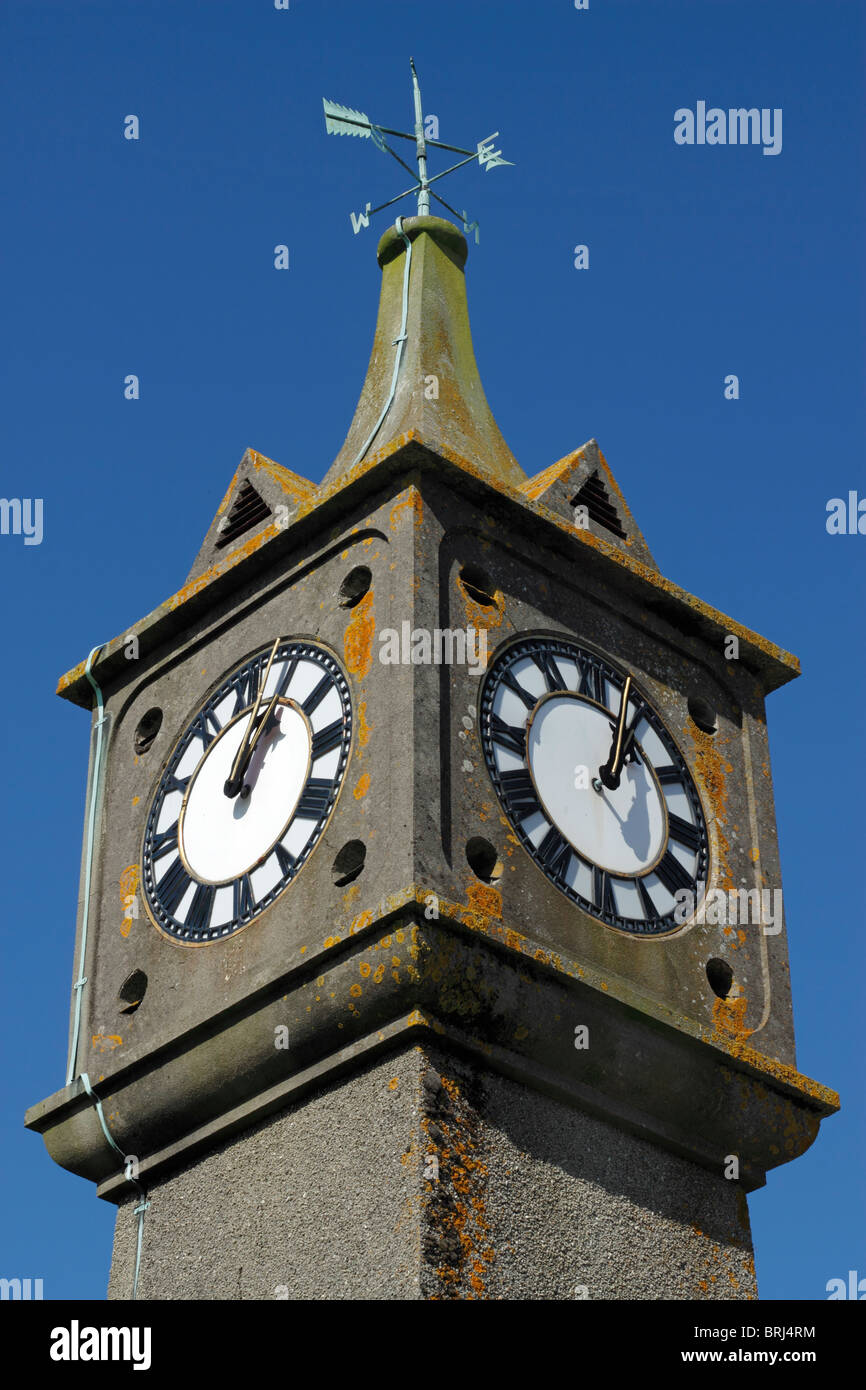 War memorial clock tower hi-res stock photography and images - Alamy