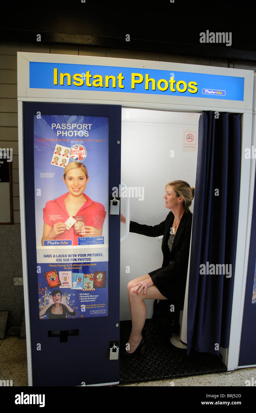 Passport photo machine hi-res stock photography and images - Alamy