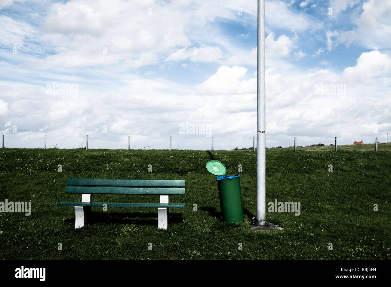 Bench with street light Stock Photo - Alamy