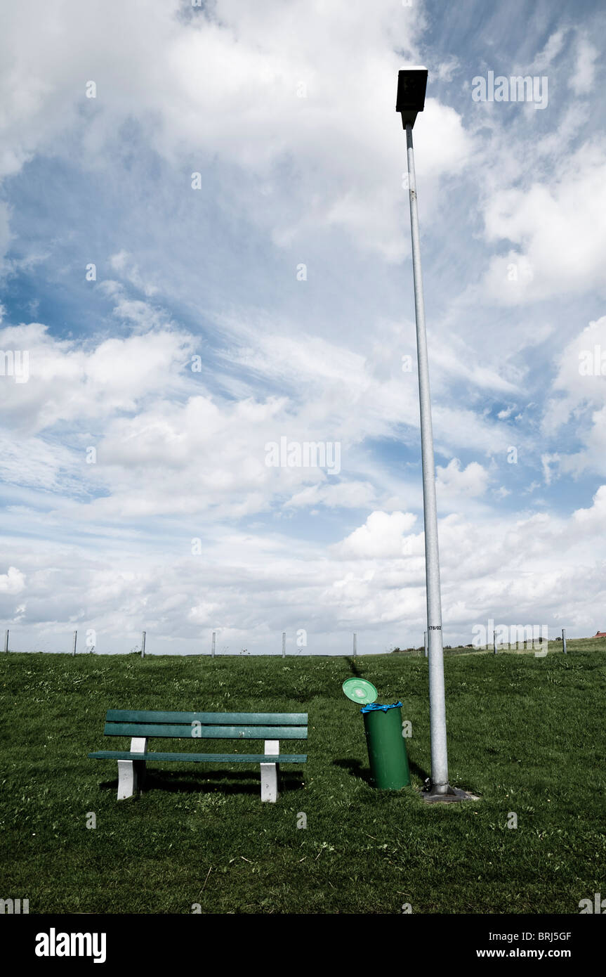 Bench with street light Stock Photo - Alamy