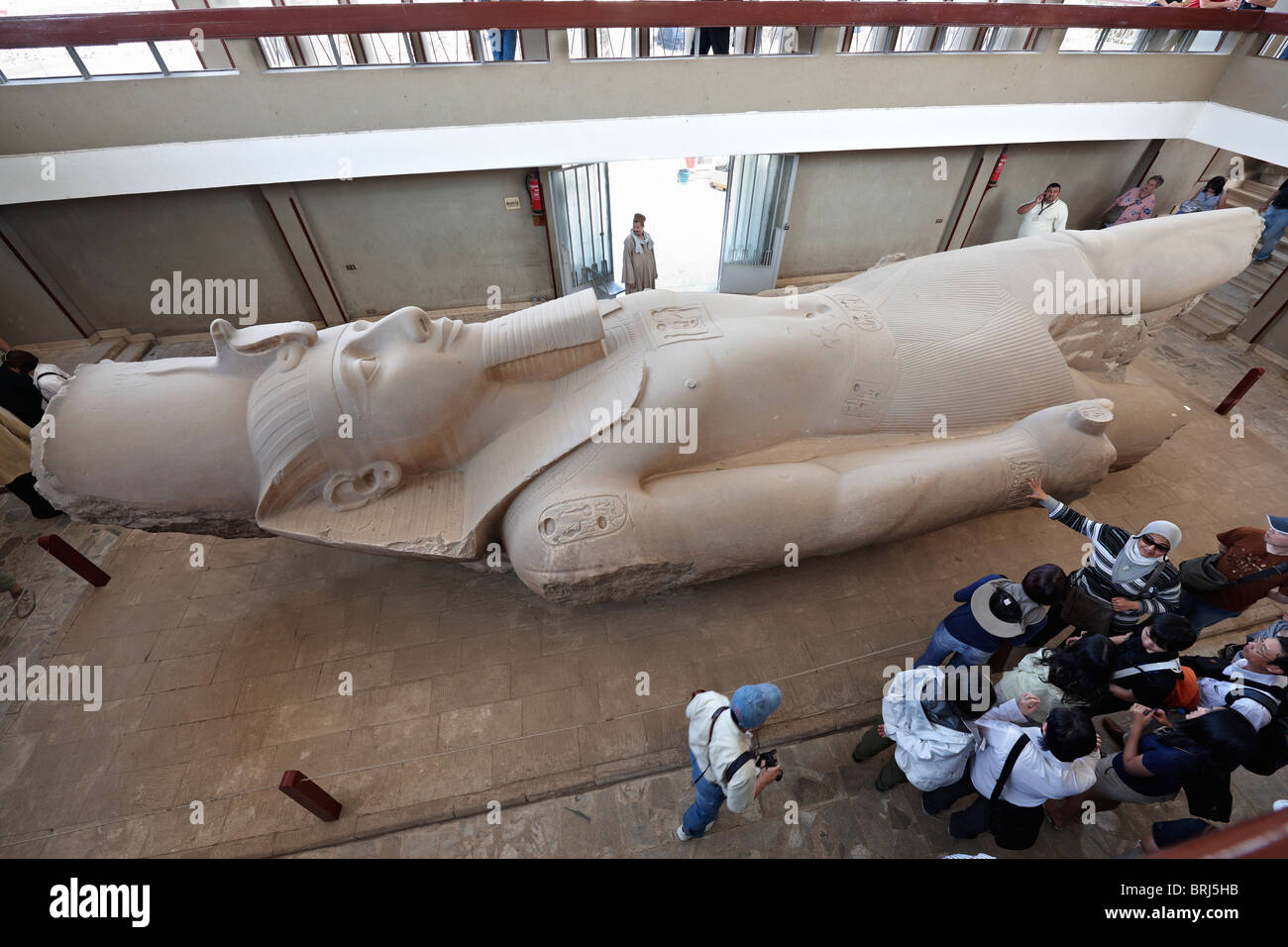 Giant statue pharaoh ramesses hi-res stock photography and images - Alamy
