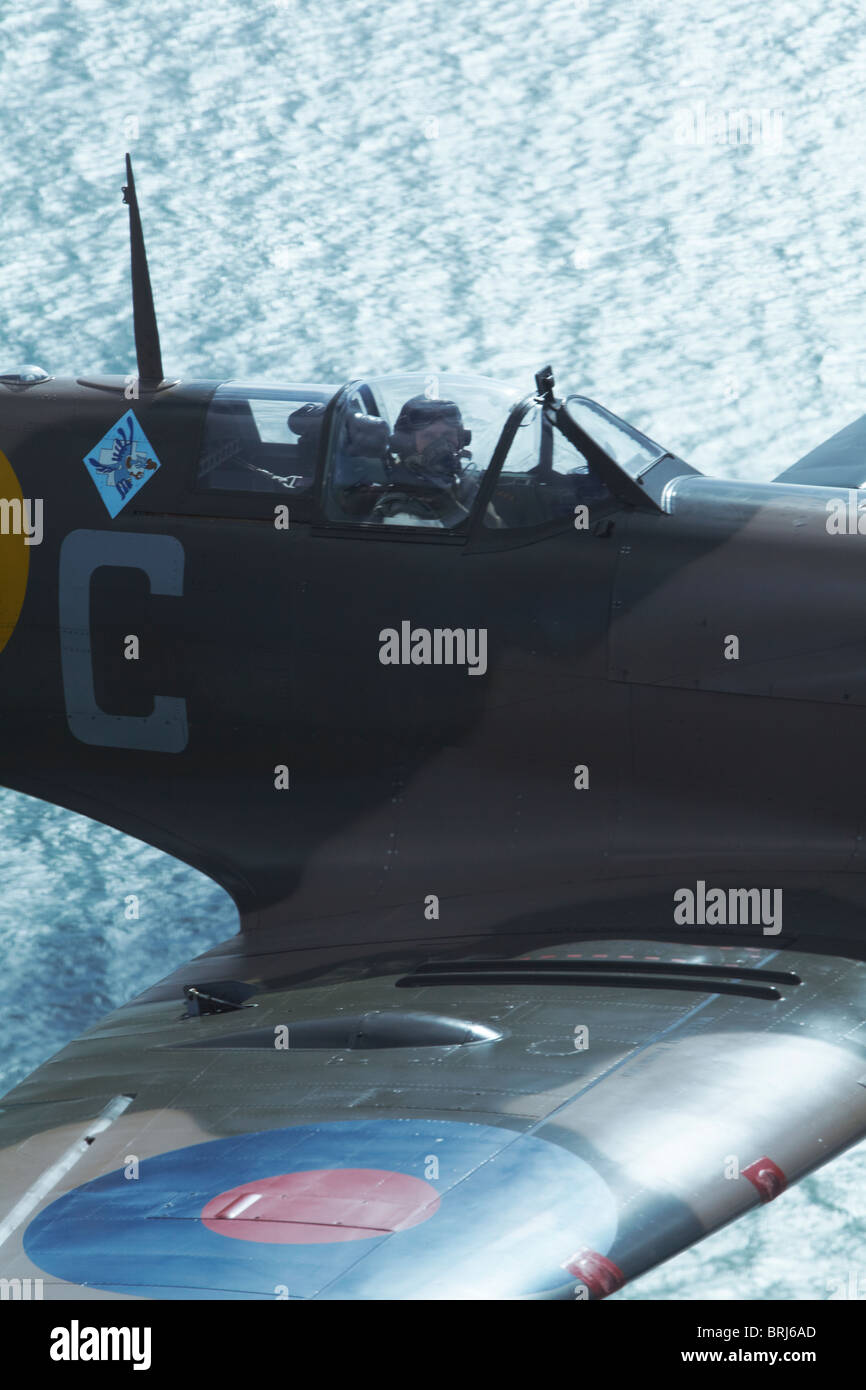 Spitfire in flight hi-res stock photography and images - Alamy