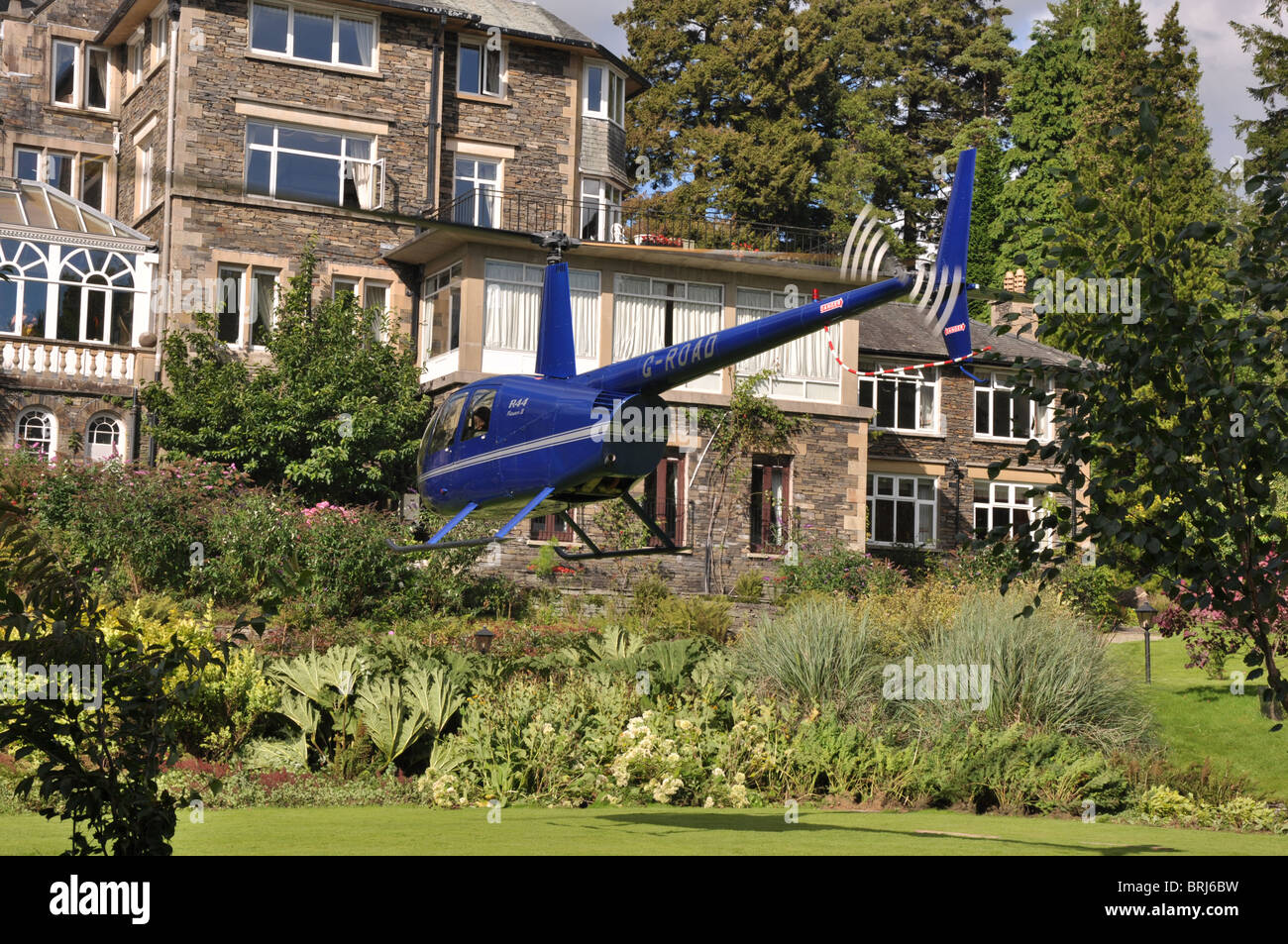 Helicopter landing hi-res stock photography and images - Alamy