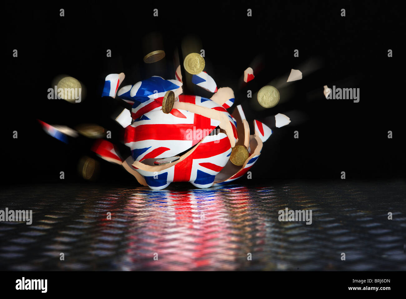 Smashed piggy bank hi-res stock photography and images - Alamy