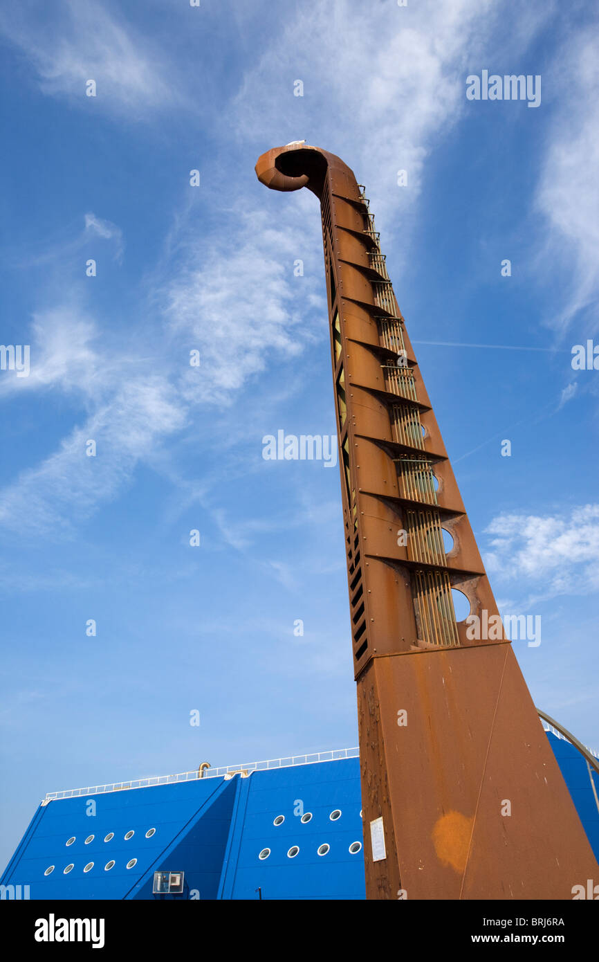 Tide Organ sculpture and Sandcastle swimming pool complex on Blackpool ...