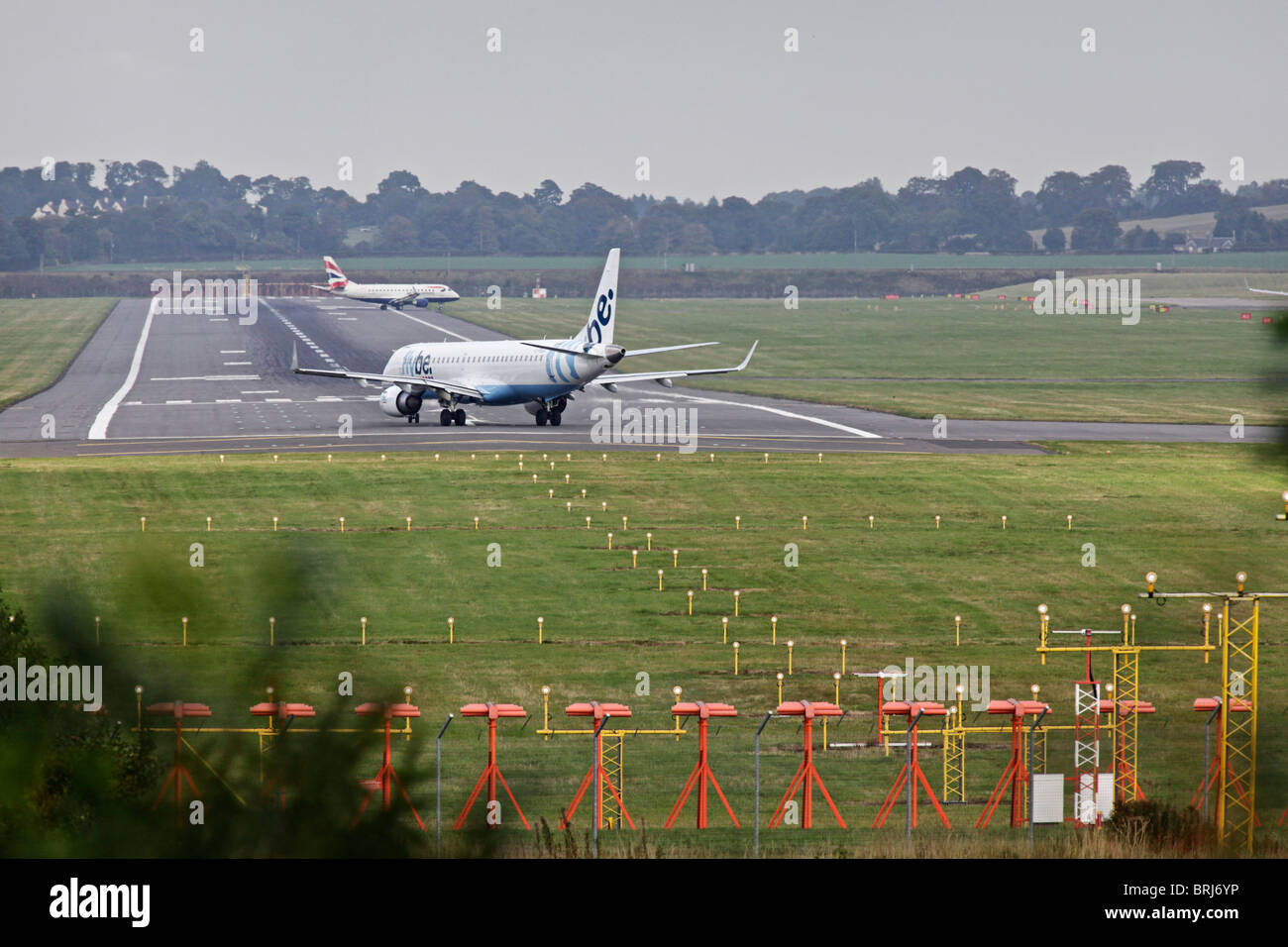 Airport runway landing hi-res stock photography and images - Alamy