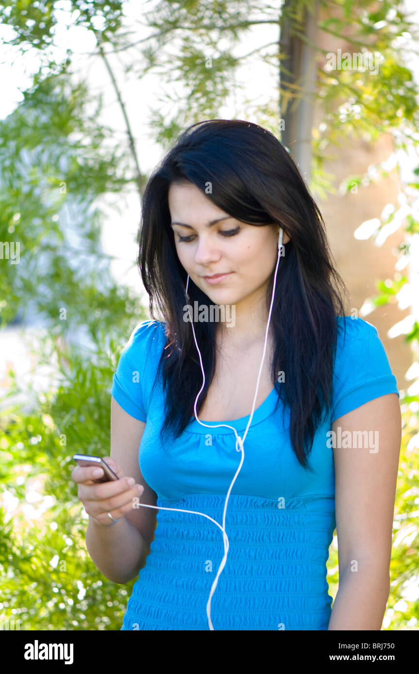 Teenager with ipod hi-res stock photography and images - Alamy