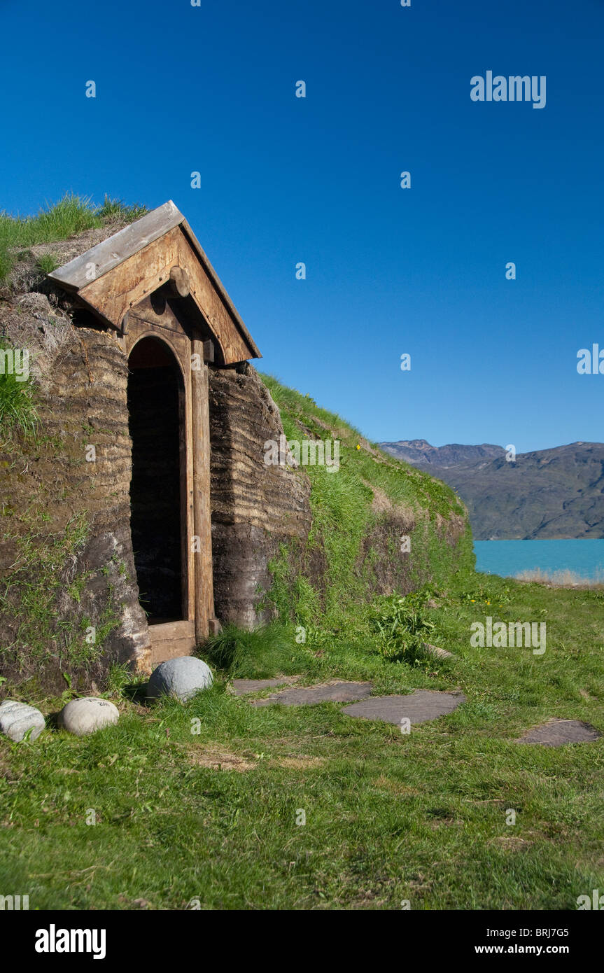 Viking longhouse archaeological hi-res stock photography and images - Alamy