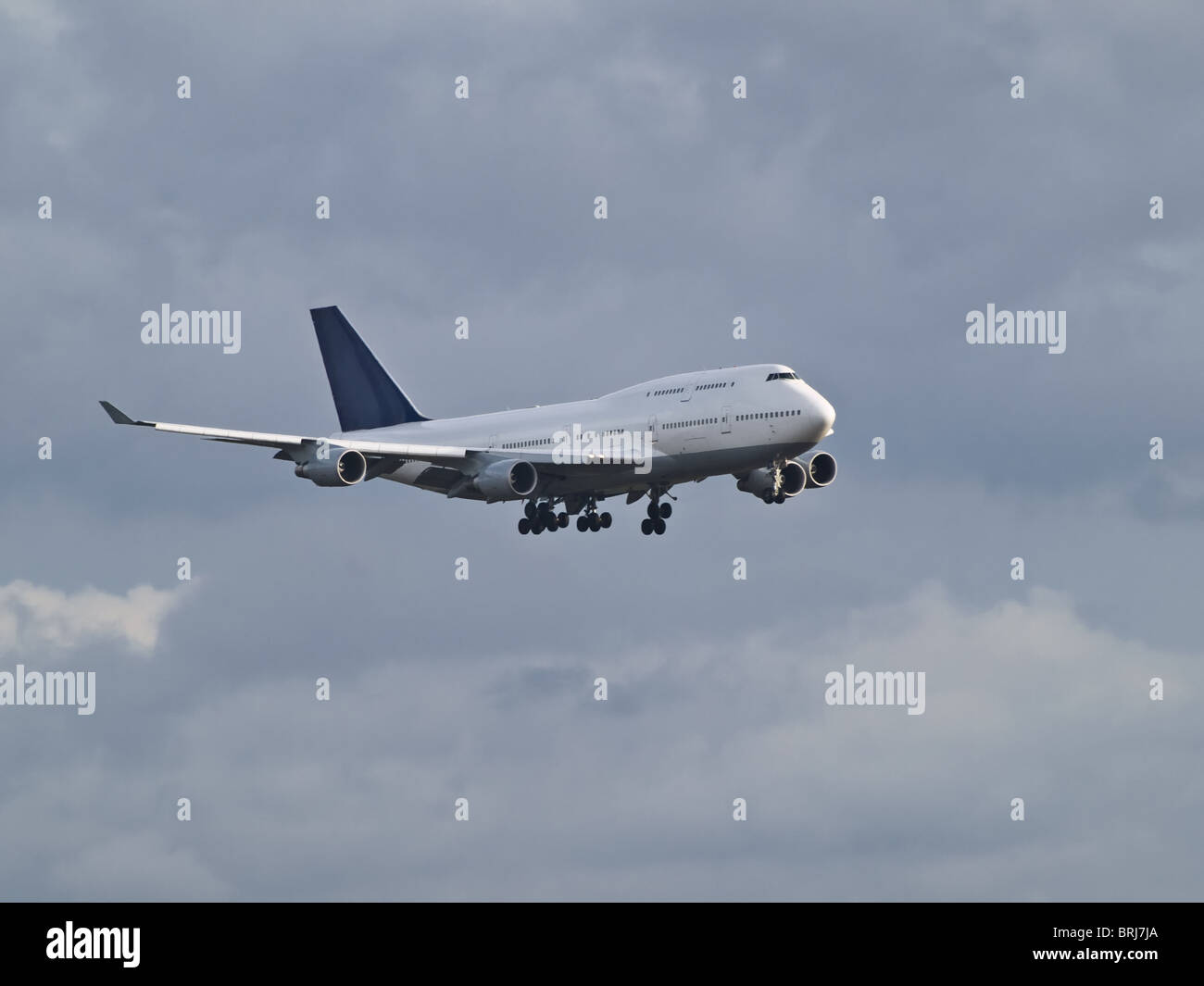 Jumbo jet flying white hi-res stock photography and images - Alamy