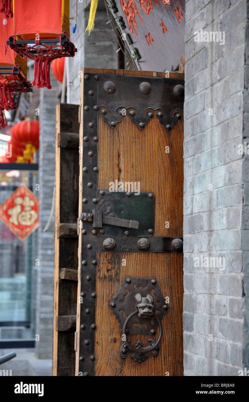 Beijing hutong hutongs door hi-res stock photography and images - Alamy