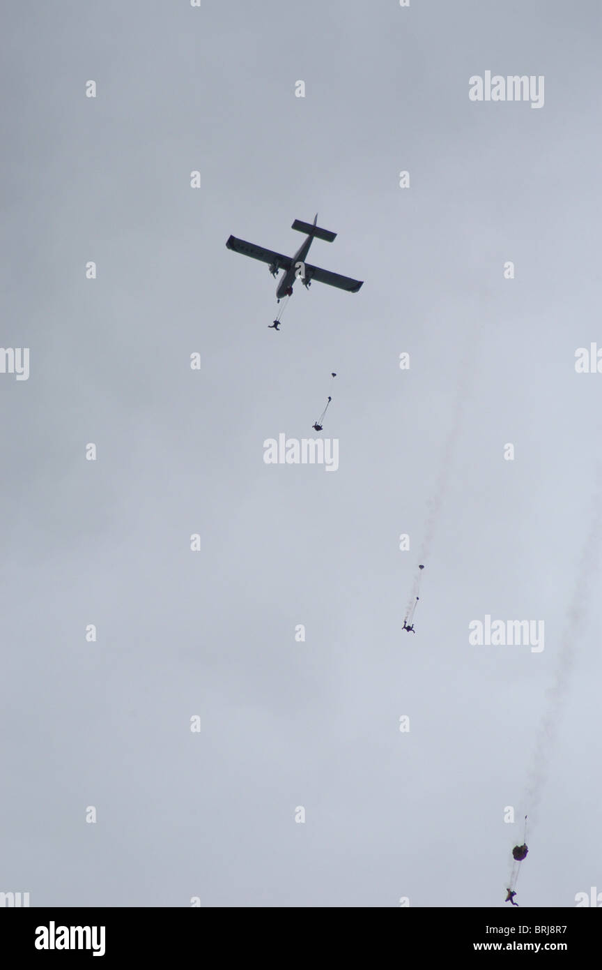 Red devils skydive hi-res stock photography and images - Alamy