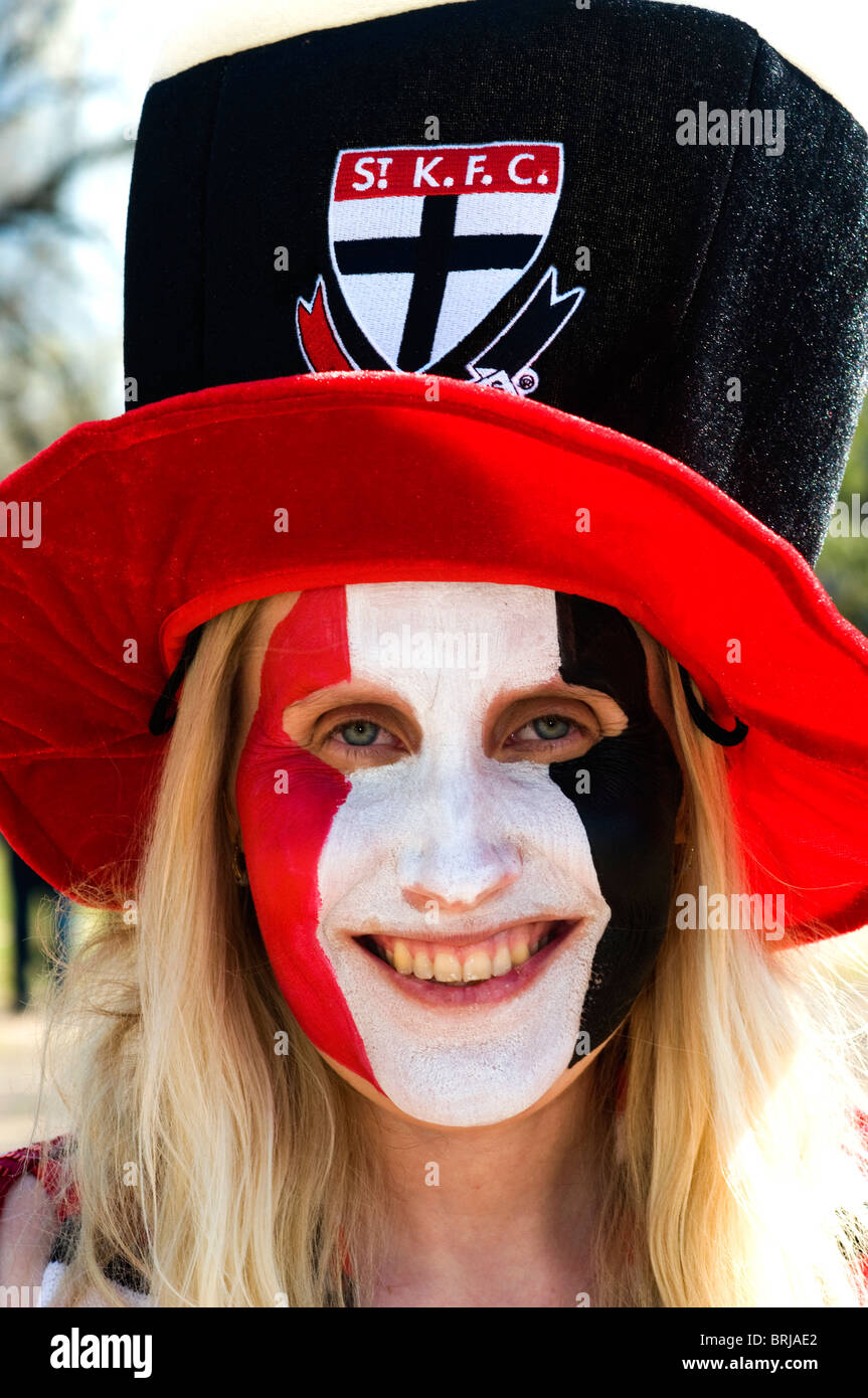 Afl grand final supporters melbourne hi-res stock photography and ...