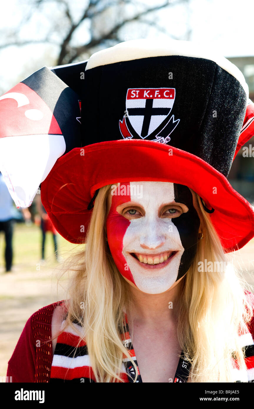 Melbourne afl football supporters hi-res stock photography and images ...
