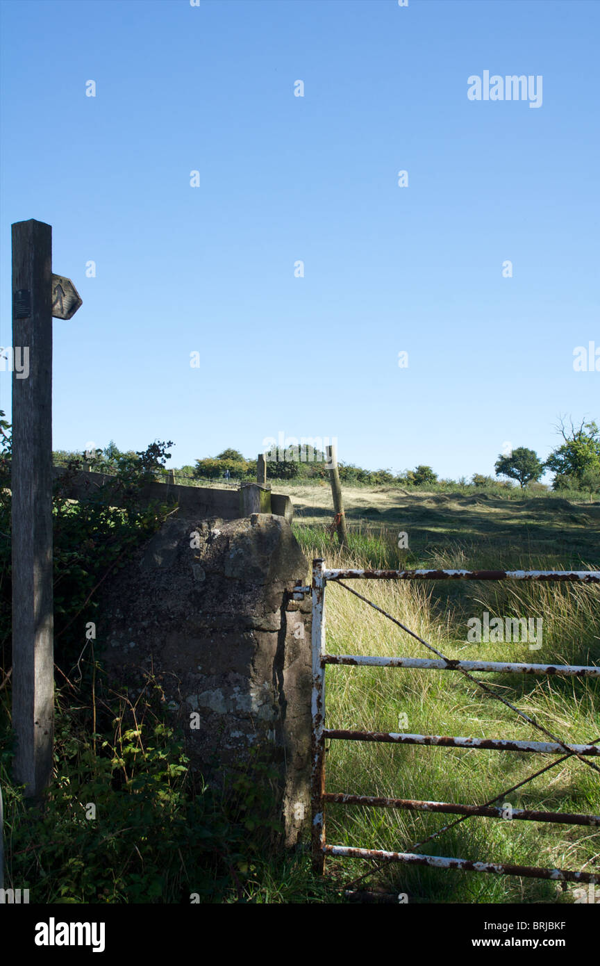 Gate and sign post into field Stock Photo - Alamy