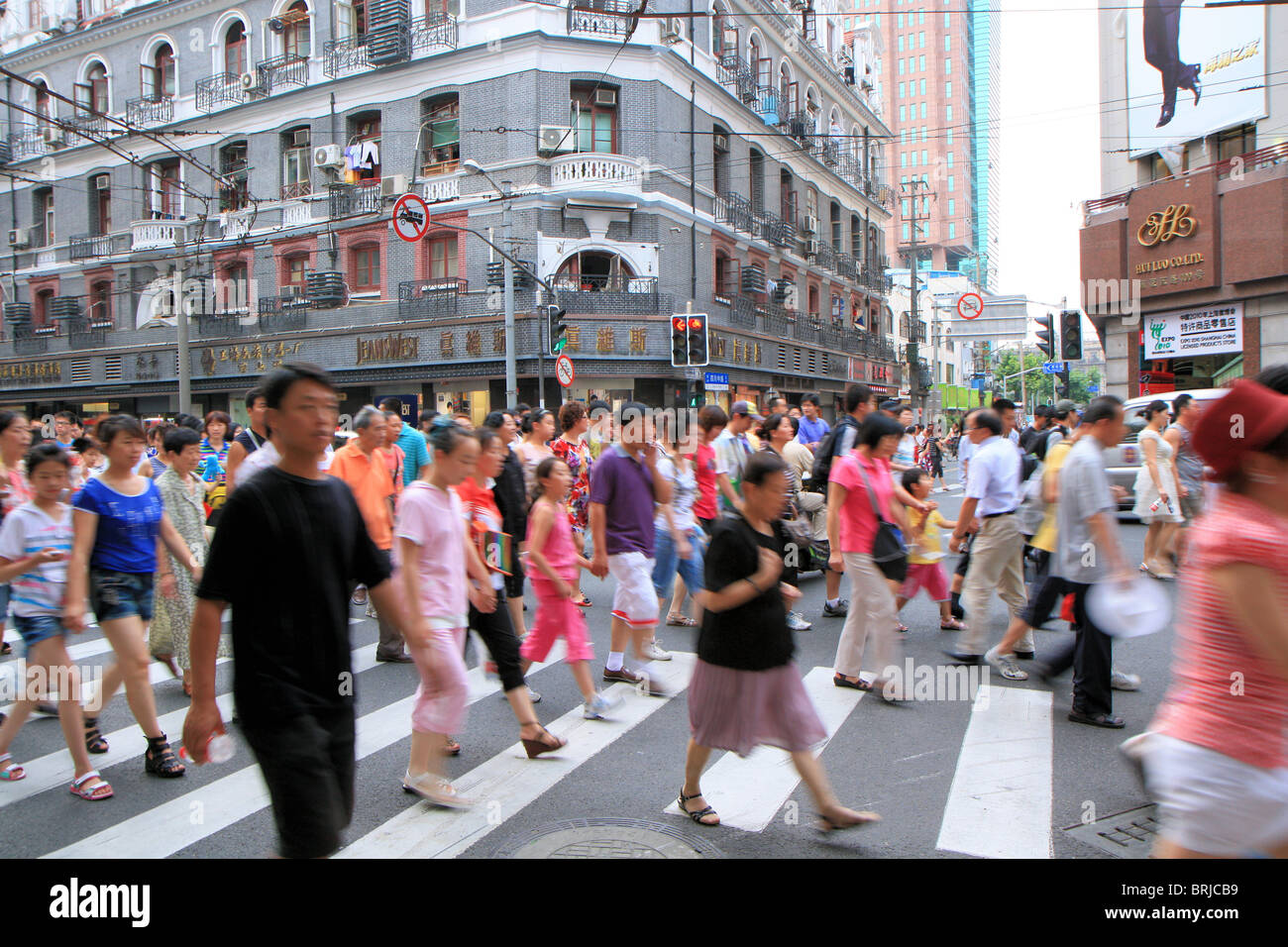 People crossing, Shanghai, China Stock Photo - Alamy