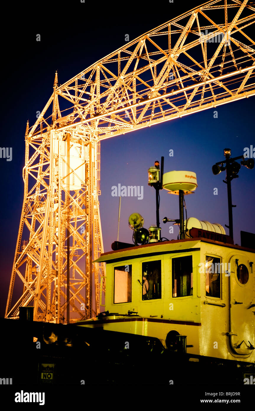 Tugboat bridge hi-res stock photography and images - Alamy