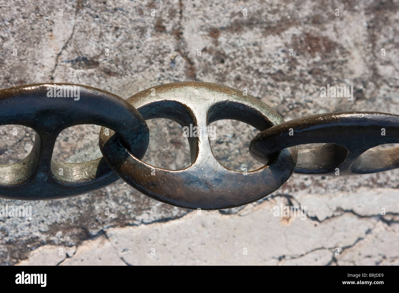 metal chain links showing strength Stock Photo - Alamy