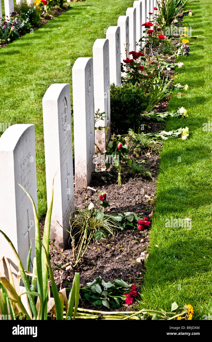 Arnhem oosterbeek war cemetery hi-res stock photography and images - Alamy