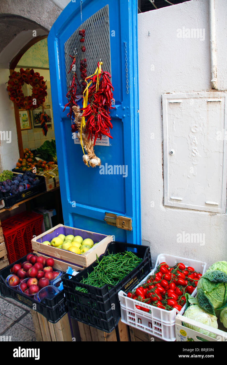 Greengrocer shop hi-res stock photography and images - Alamy