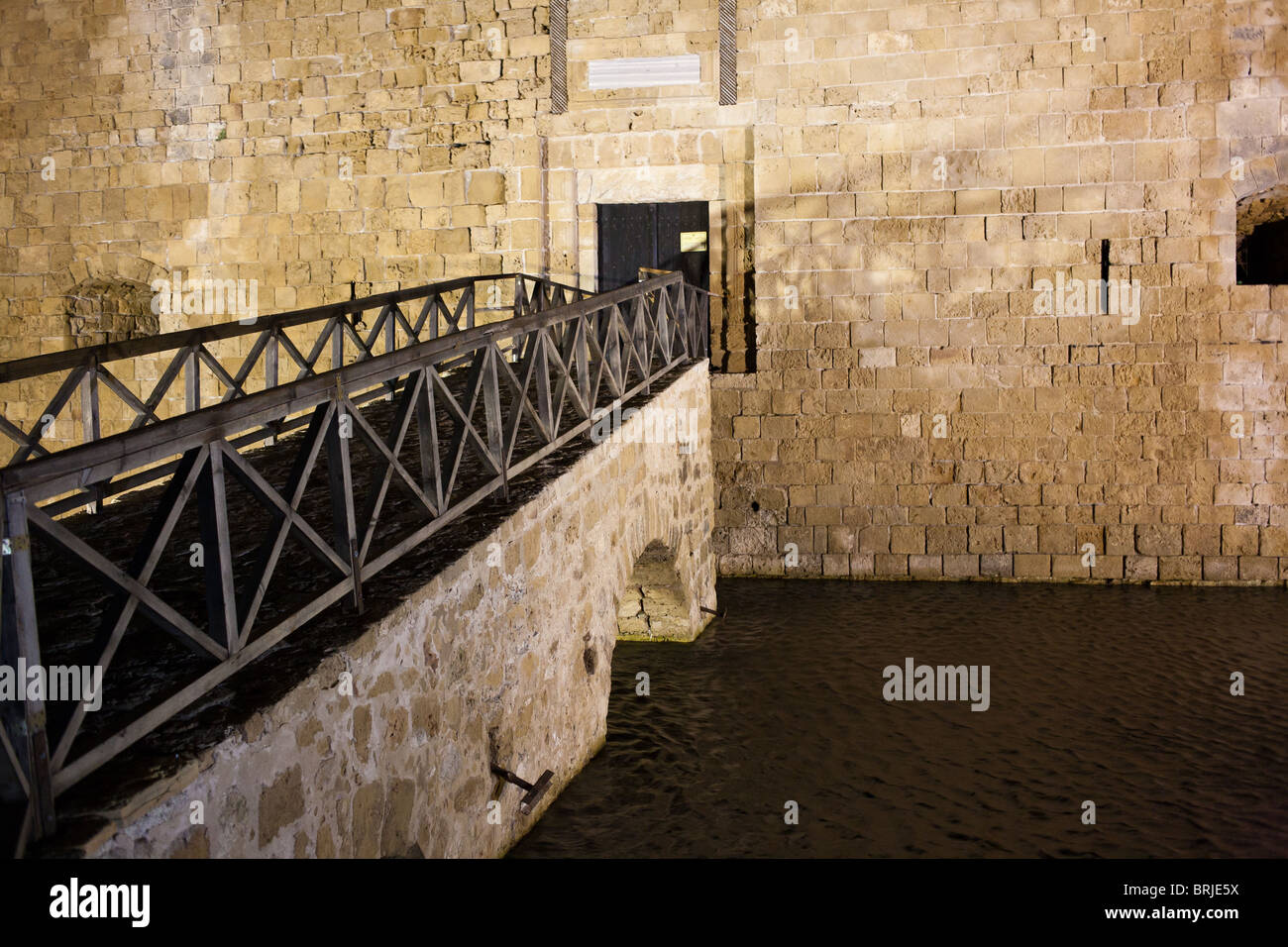 Paphos Castle in the port of Nea Pafos Stock Photo - Alamy