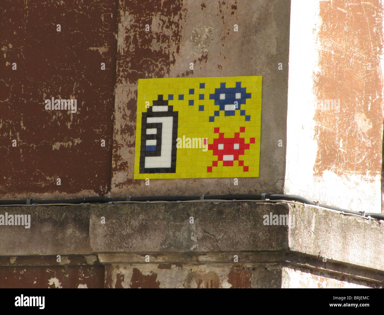 Italy, Rome, Pixel Art graffiti - Space invaders Stock Photo - Alamy
