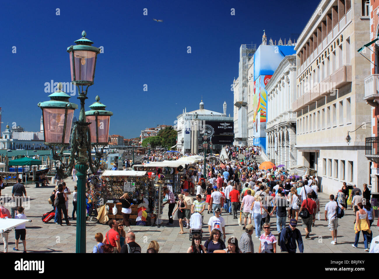 Crowd crowds crowded busy people schiavoni venice hi-res stock ...