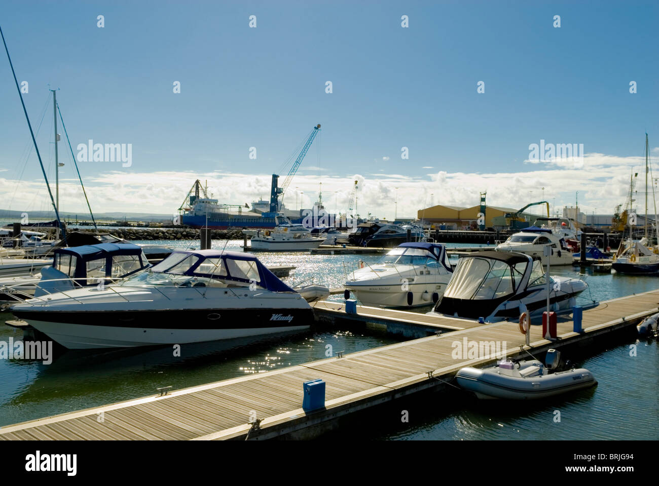 Working at the quay hi-res stock photography and images - Alamy