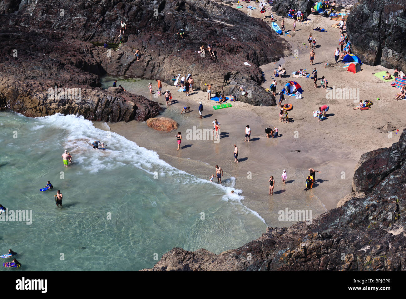 Busy beach at Kynance Cove, Cornwall, England Stock Photo - Alamy
