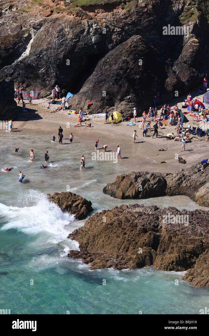 Busy beach at Kynance Cove, Cornwall, England Stock Photo - Alamy