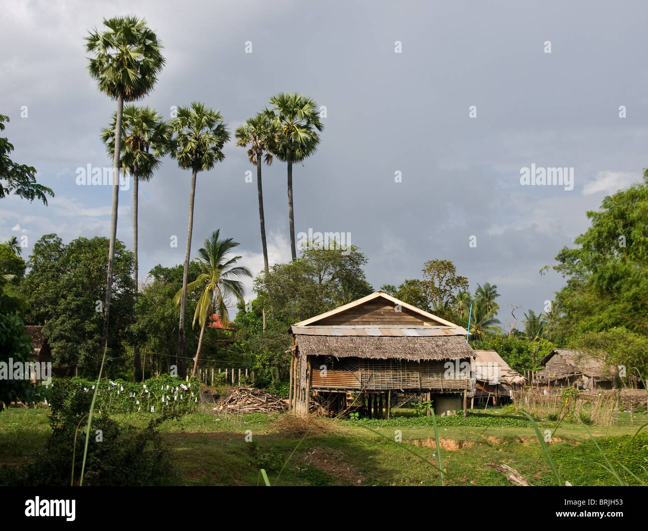 Old khmer house hi-res stock photography and images - Alamy