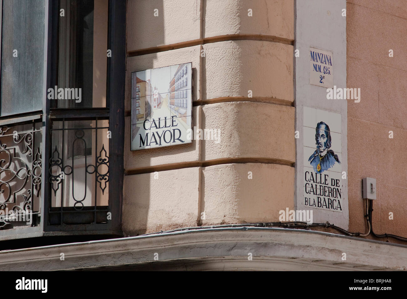 Madrid road sign hi-res stock photography and images - Alamy