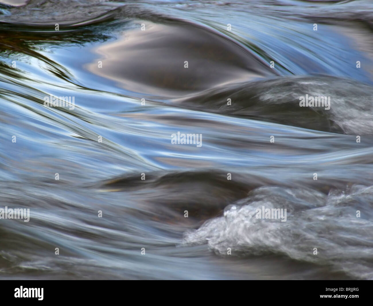 Slow motion water flowing drops hi-res stock photography and images - Alamy