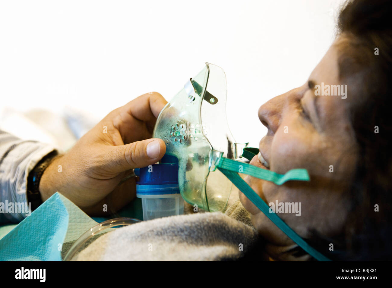 Woman receiving oxygen treatment Stock Photo - Alamy