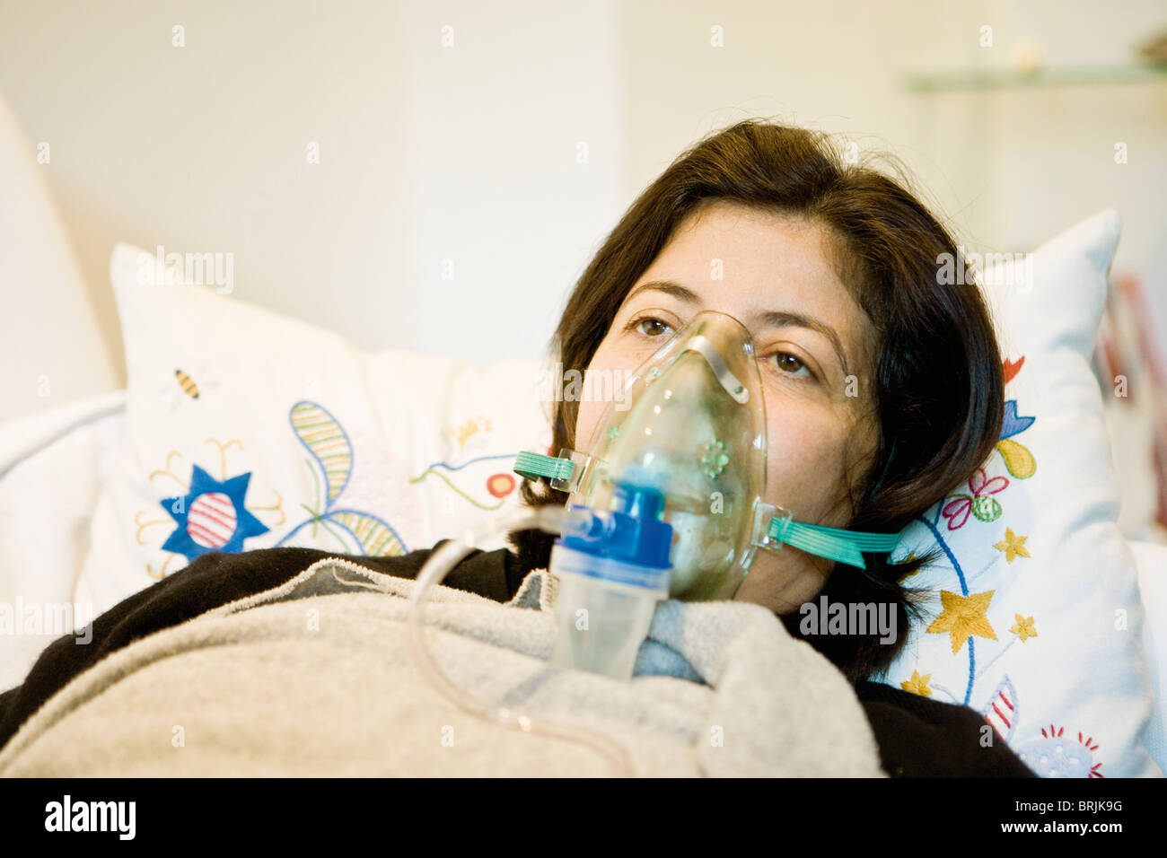 Woman receiving oxygen treatment Stock Photo - Alamy