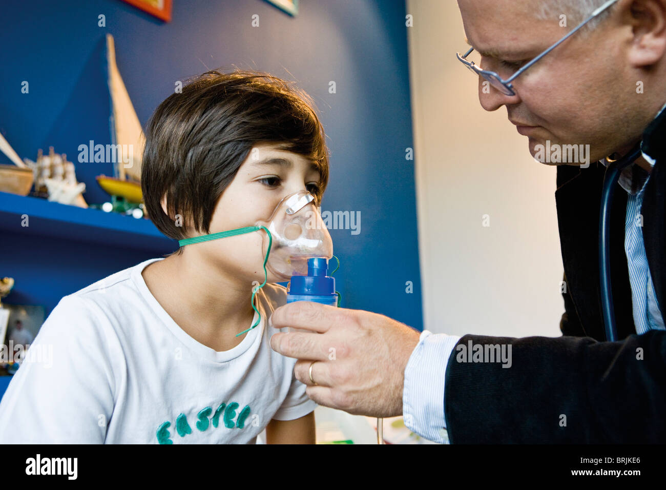 Oxygen Mask Child High Resolution Stock Photography and Images - Alamy