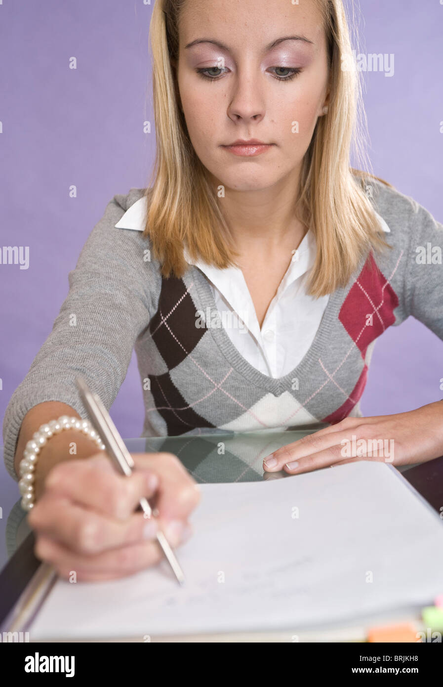 Writing woman desk 18 hi-res stock photography and images - Alamy