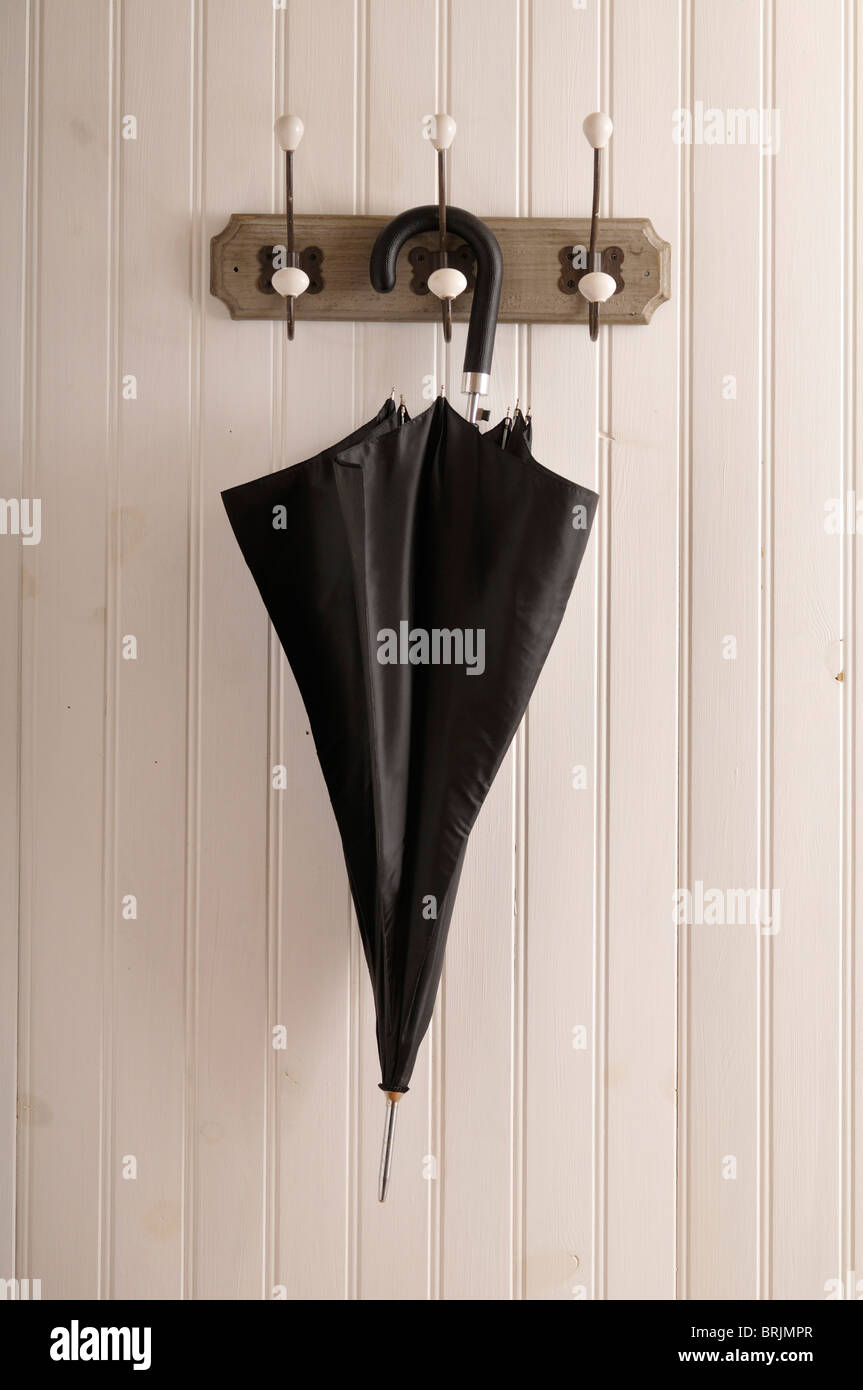 Single person no umbrella hi-res stock photography and images - Alamy