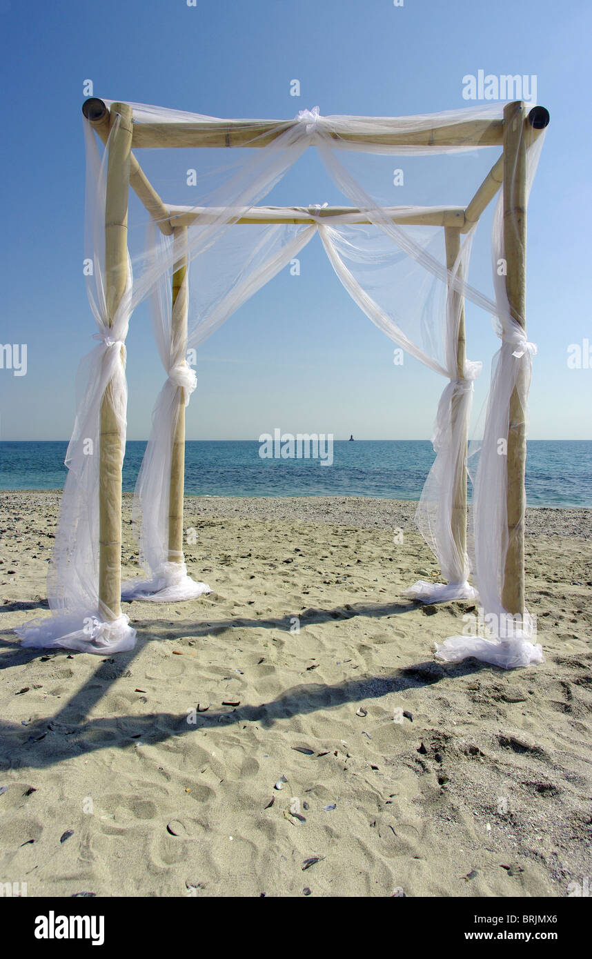 Archway beach wedding hi-res stock photography and images - Alamy
