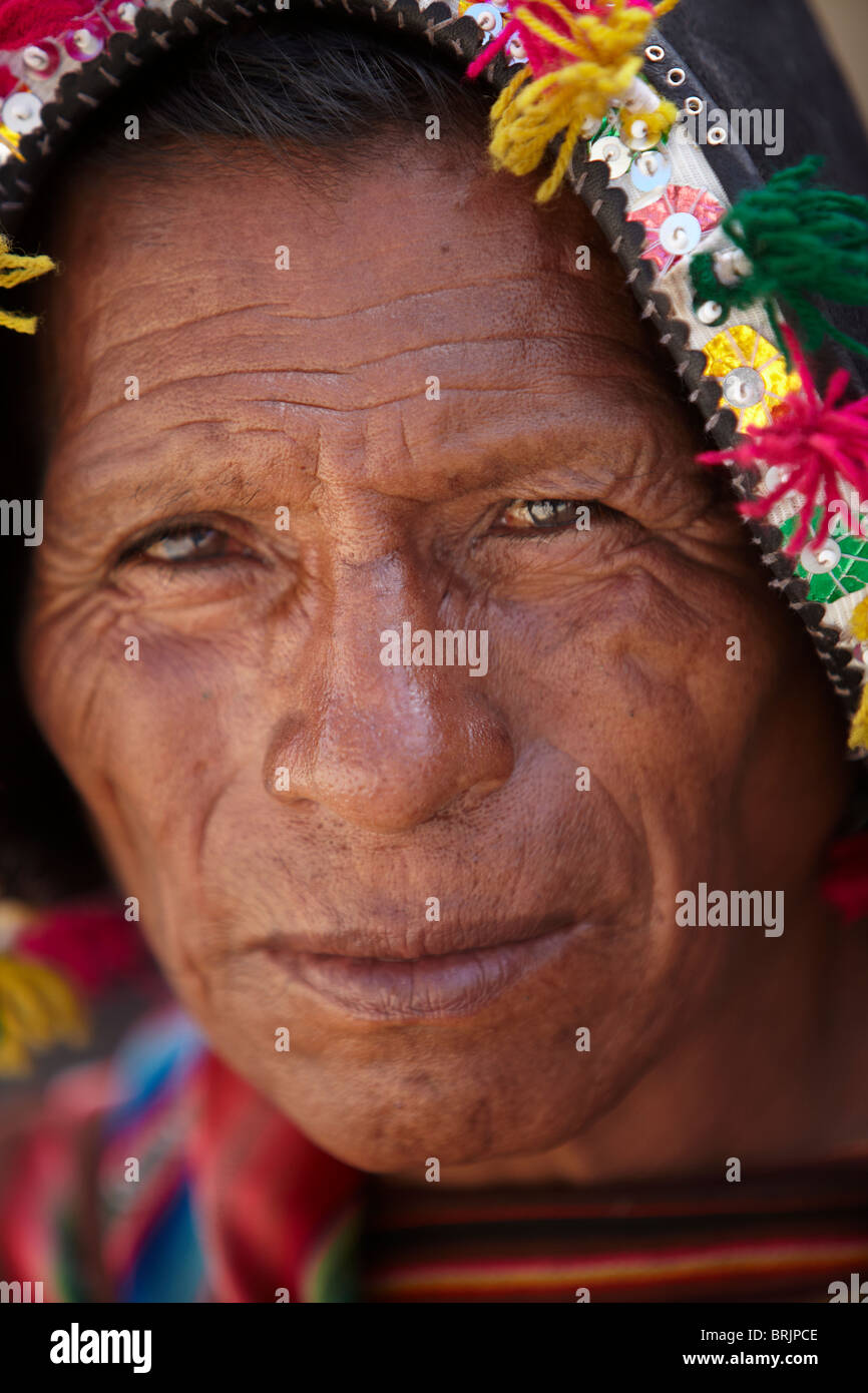 Old man bolivia hi-res stock photography and images - Alamy