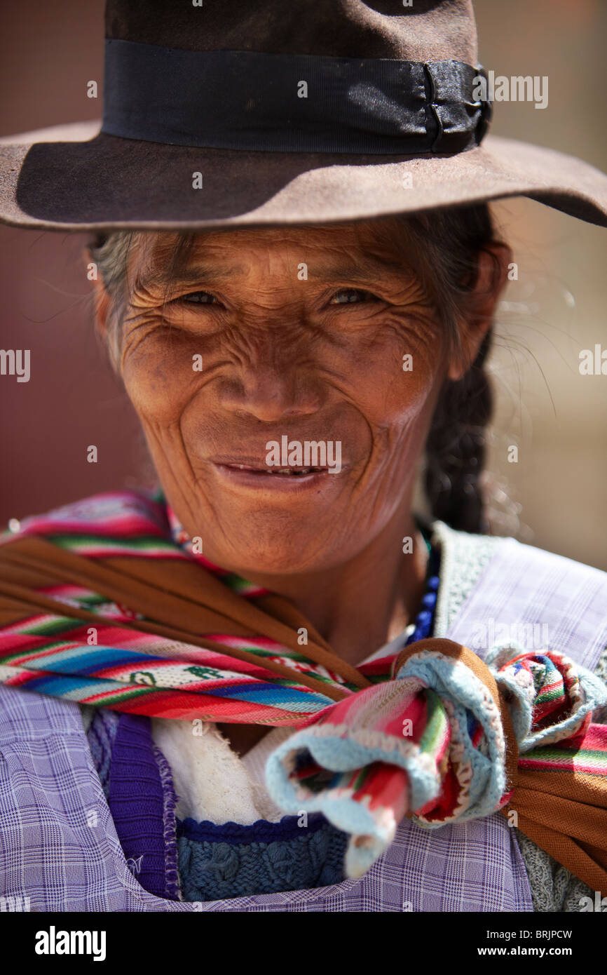 Bolivia indigenous woman hi-res stock photography and images - Alamy