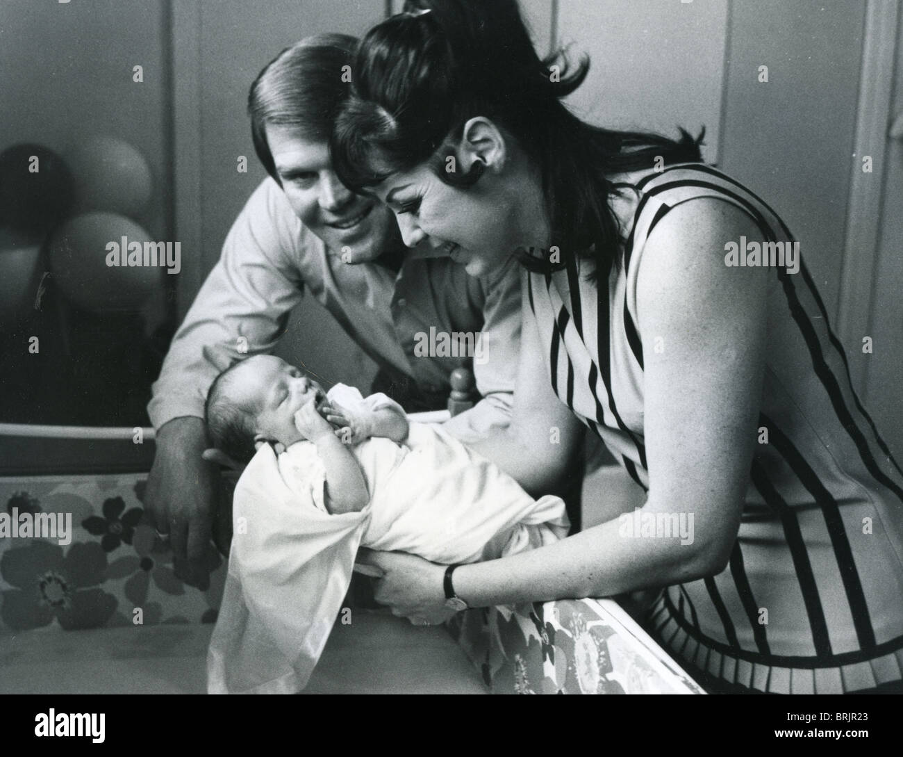 GLEN CAMPBELL US Country musician with second wife Billie Jean Nunley and their third child ...