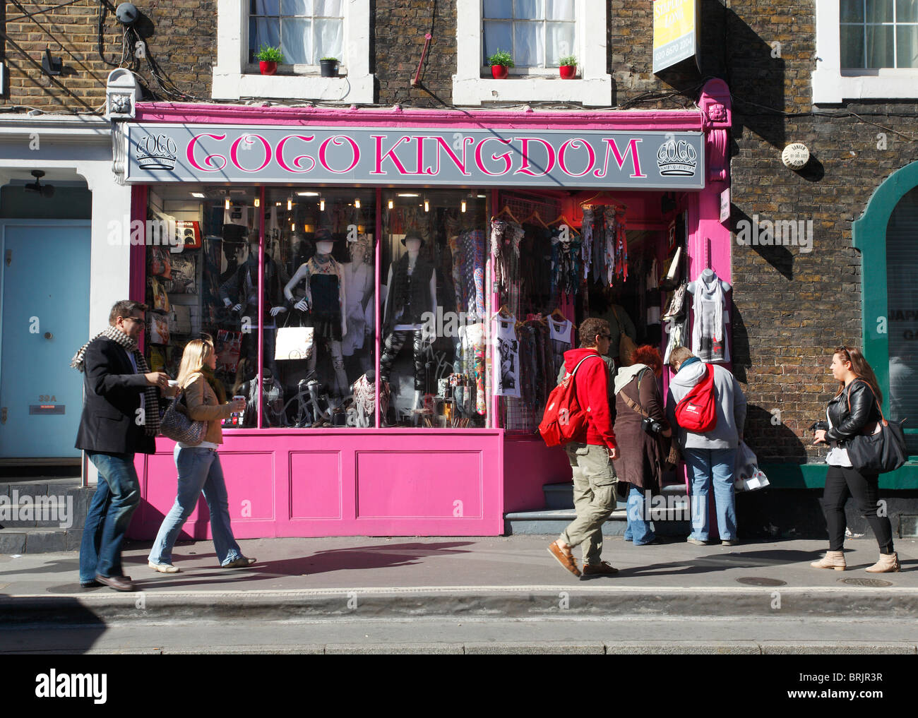 Shopping in Notting Hill Gate London Stock Photo - Alamy