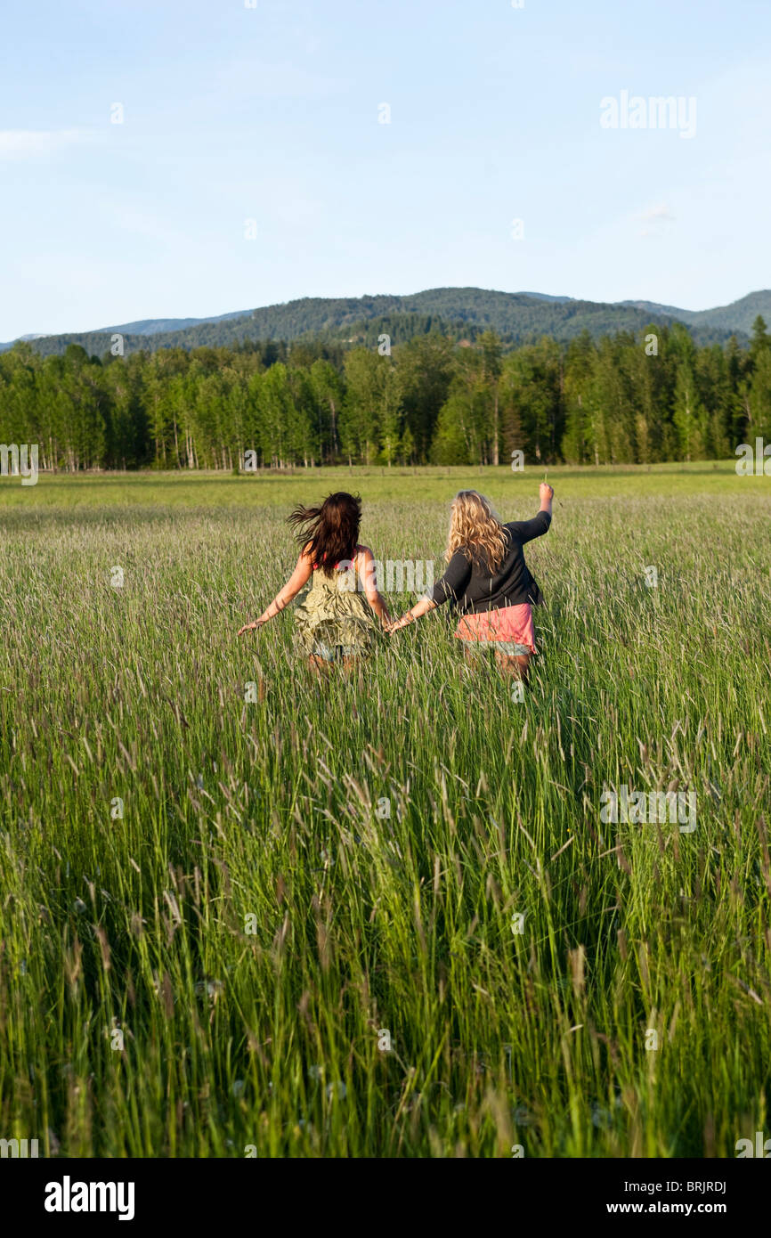 2 Girls Running
