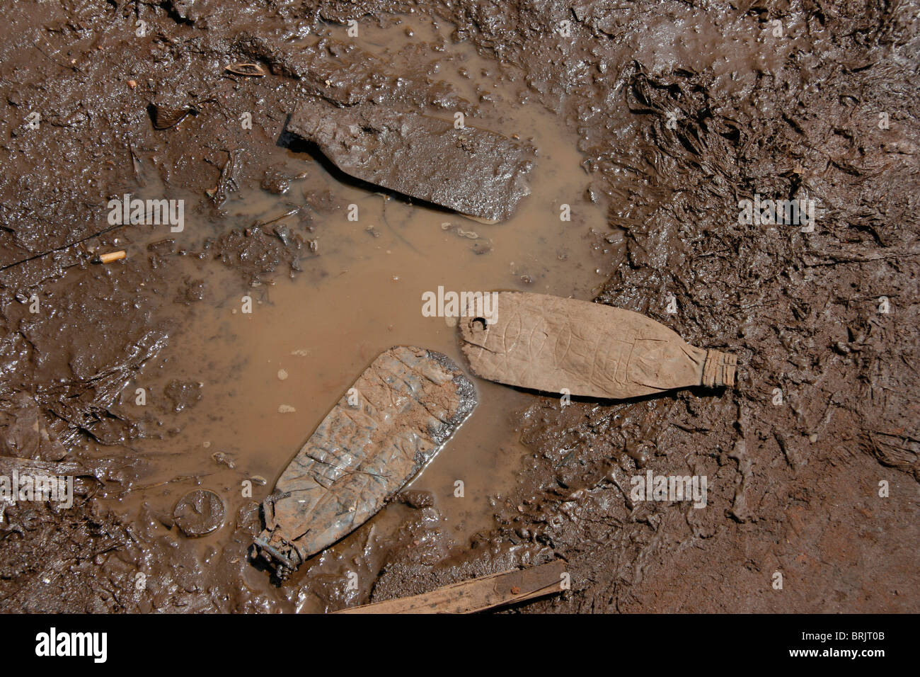 Plastic bags pollution puddle hi-res stock photography and images - Alamy