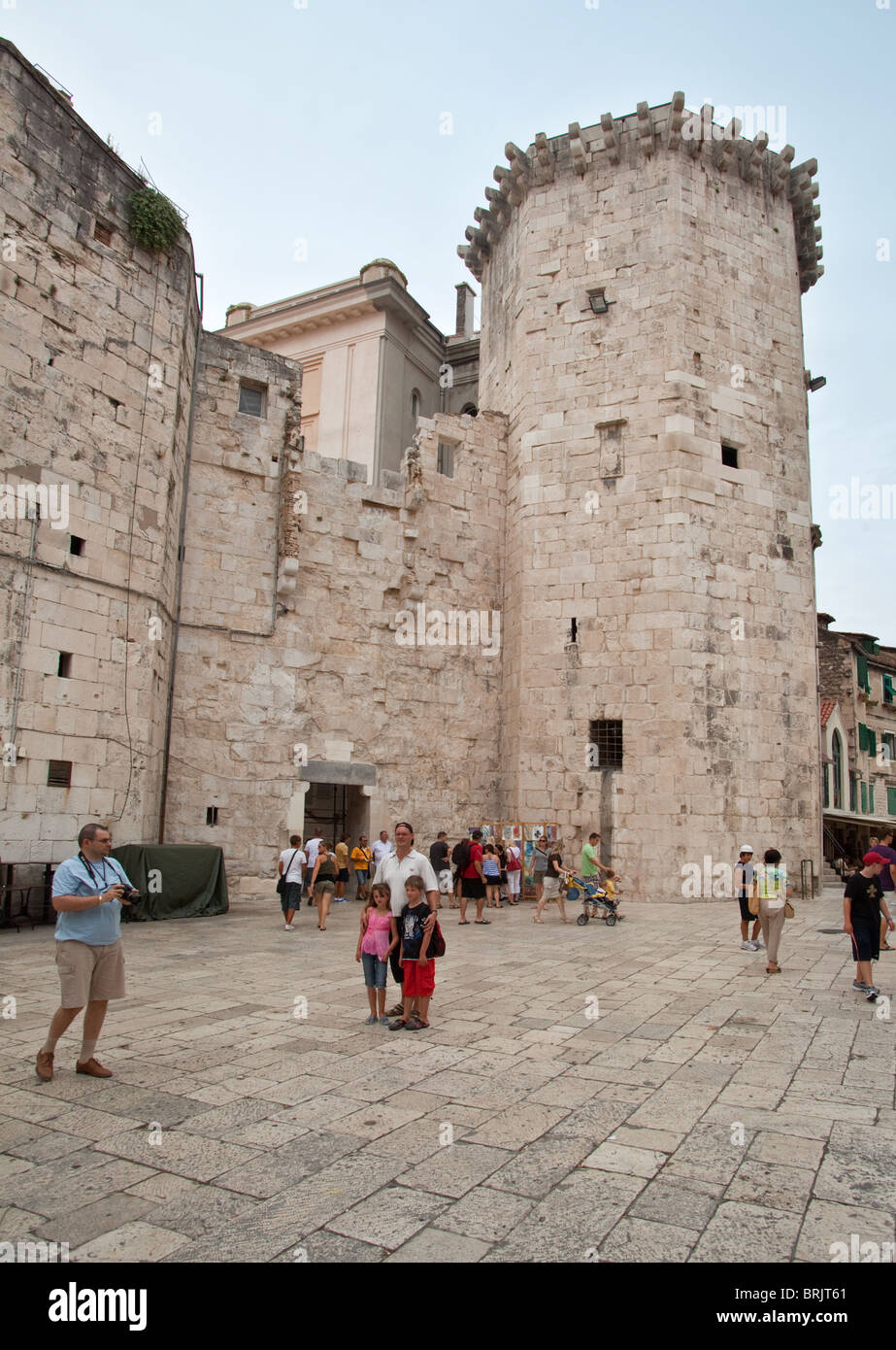Palace and walls hi-res stock photography and images - Alamy