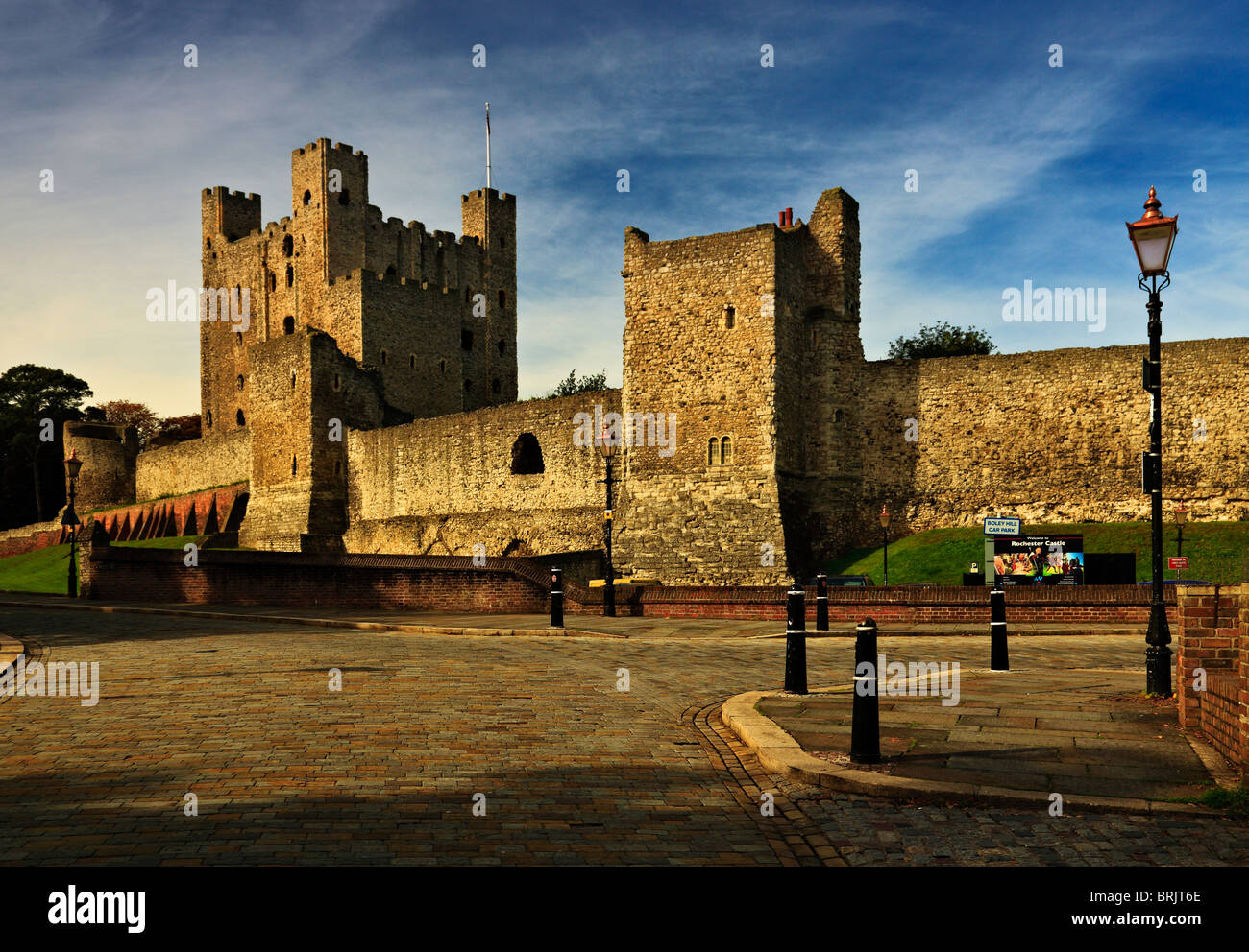 Rochester castle hi-res stock photography and images - Alamy