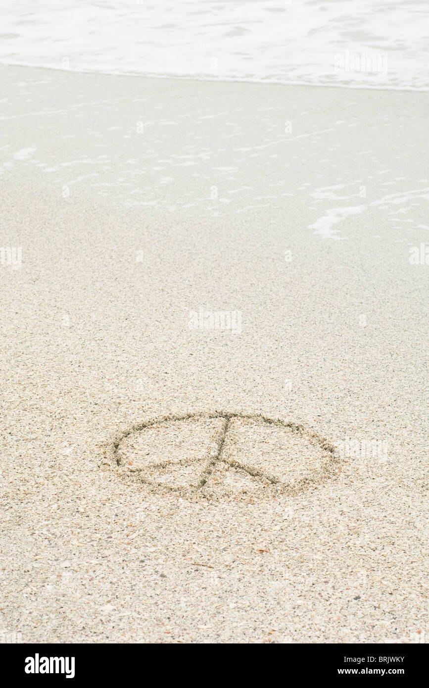 Peace sign drawn in sand at the beach Stock Photo - Alamy